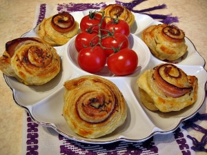 10 aperitive simple cu aluat foietaj - Rețete pentru toate gusturile